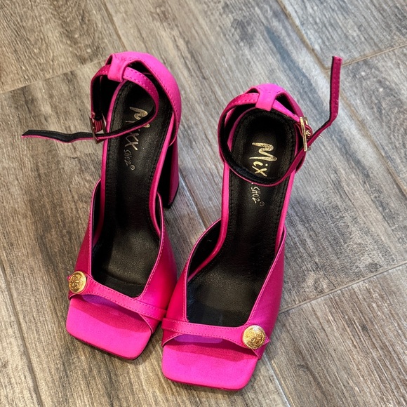 Mixx Shuz | Shoes | Mixx Shuz Vibrant Pink Heels With Gold Detail ...